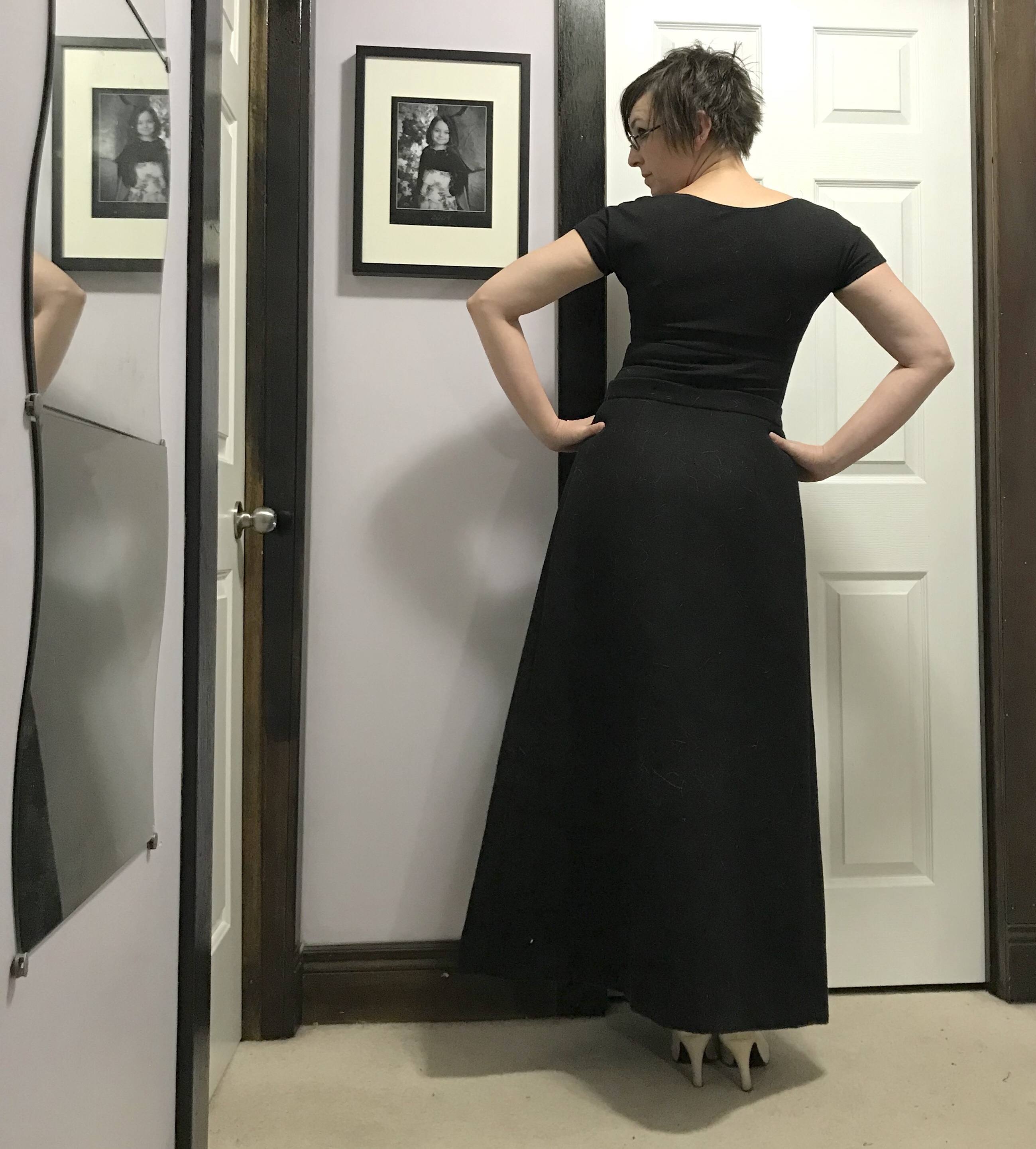 Walking in a winter walking skirt | Tanit-Isis Sews